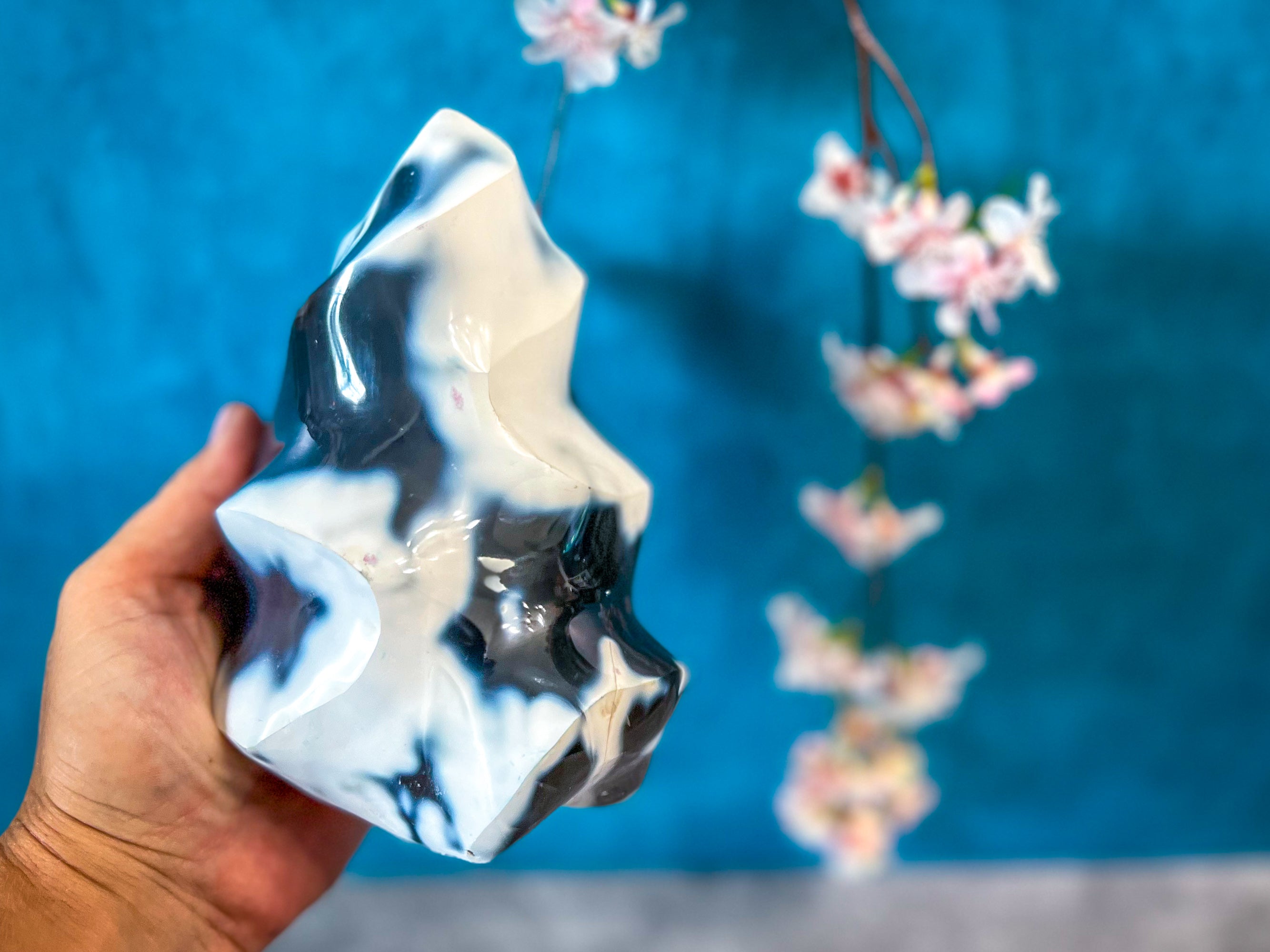 Orca Agate Crystal Flame 1000-1400 grams – Mandala Gems
